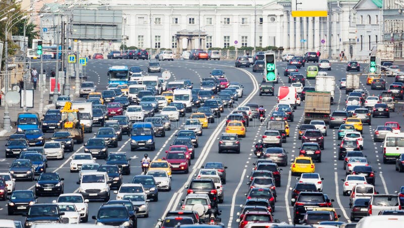 Verstopfte Straße Mit Vielen Autos Stockfoto - Bild von einsturz ...