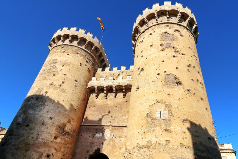 Verteidigungsturm Valencia stockbild. Bild von stein - 115239299