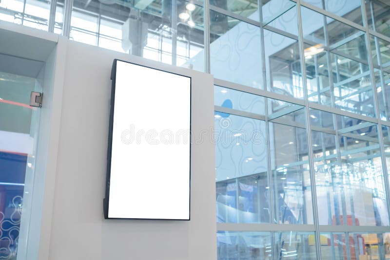 Vertical Blank White Display Wall at Exhibition - White Screen Concept ...
