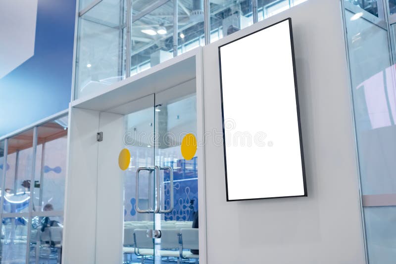 Vertical Blank White Display Wall at Exhibition - White Screen Concept ...