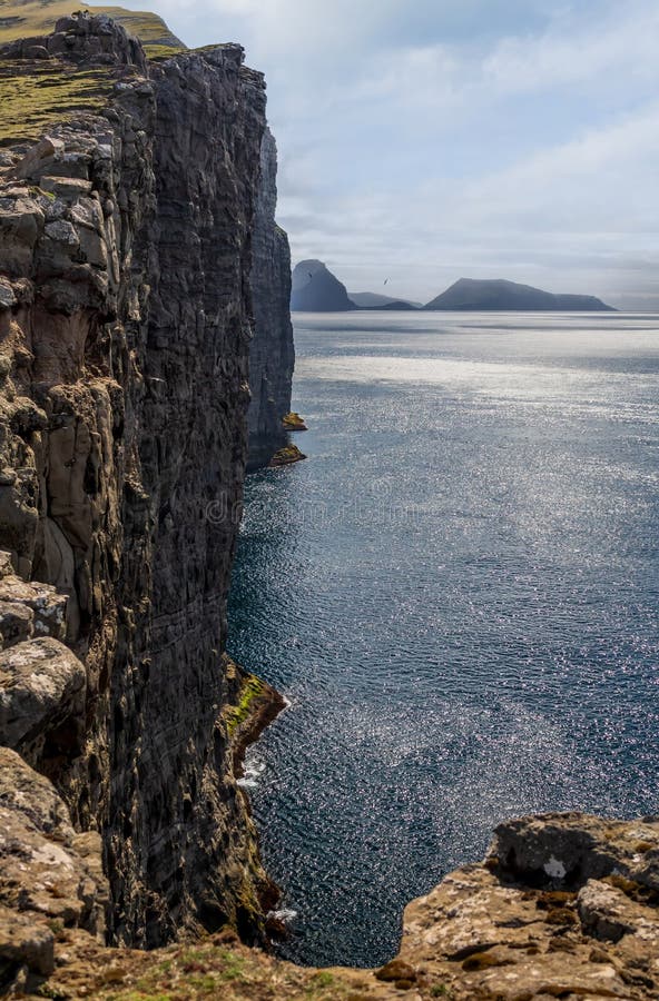 Vertical Cliffs Over the Ocean Profile View Stock Image - Image of ...