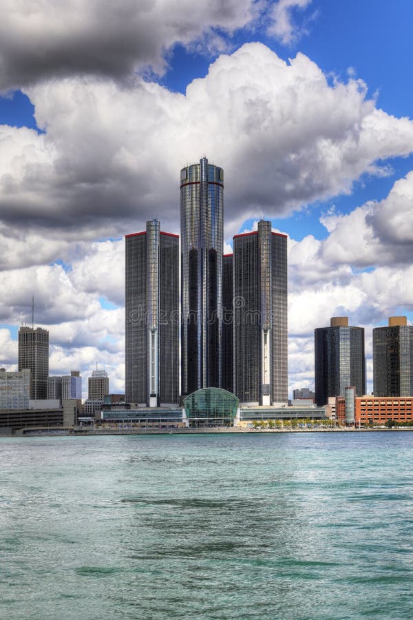 Vertical Da Skyline De Detroit Imagem de Stock - Imagem de barco ...