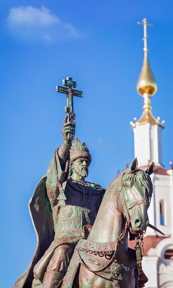 Vertical Del Monumento De Ivan IV Del Zar Foto editorial - Imagen de ...
