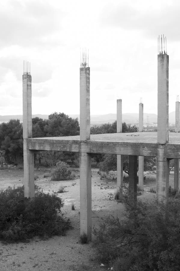 Vertical Greyscale Shot of Concrete Columns in a Construction Site ...