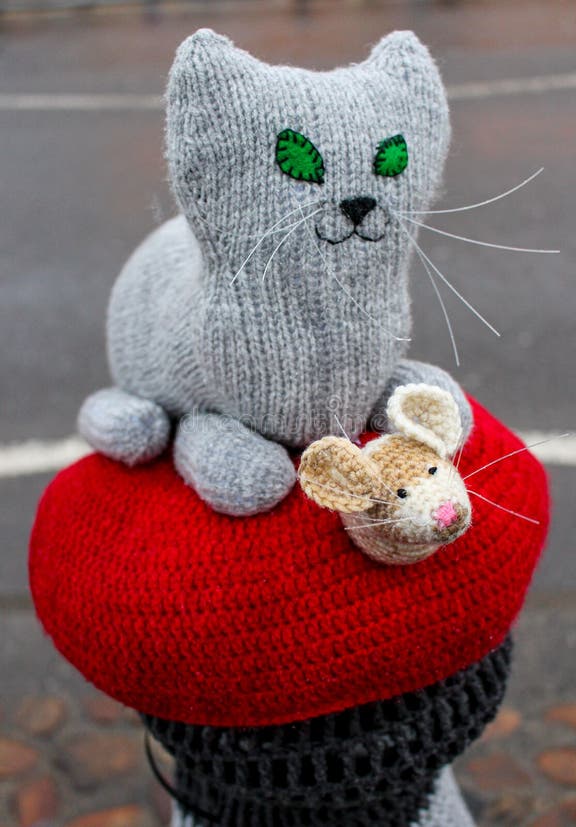 Vertical of a Knitted Cat and Mouse Bollard Stock Image - Image of soft, whiskers: 260296807