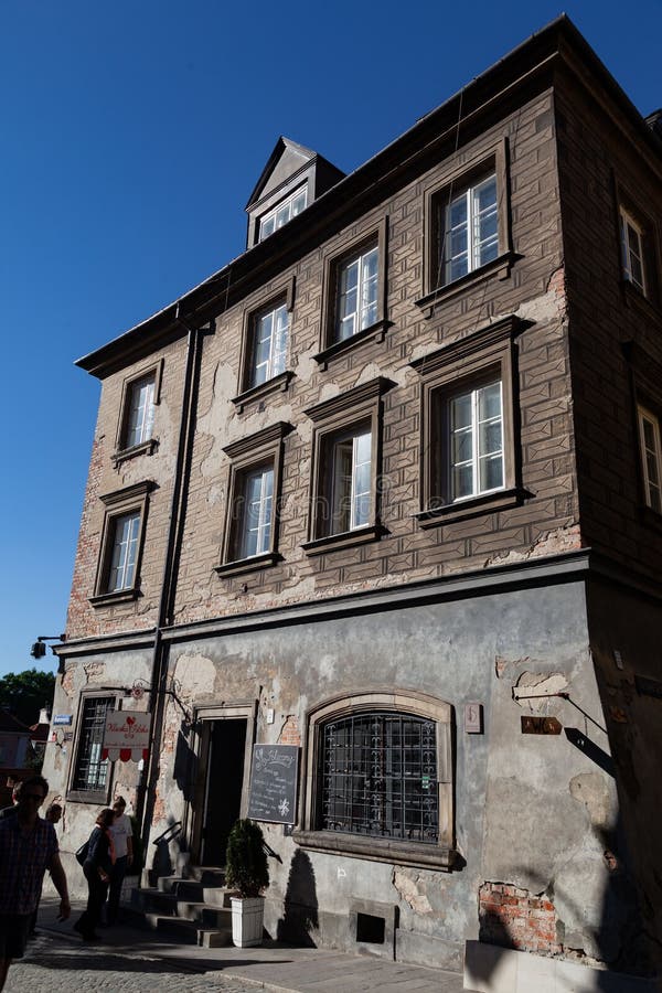 Vertical Shot of the Facade of a Historical Building in Warsaw, Poland ...