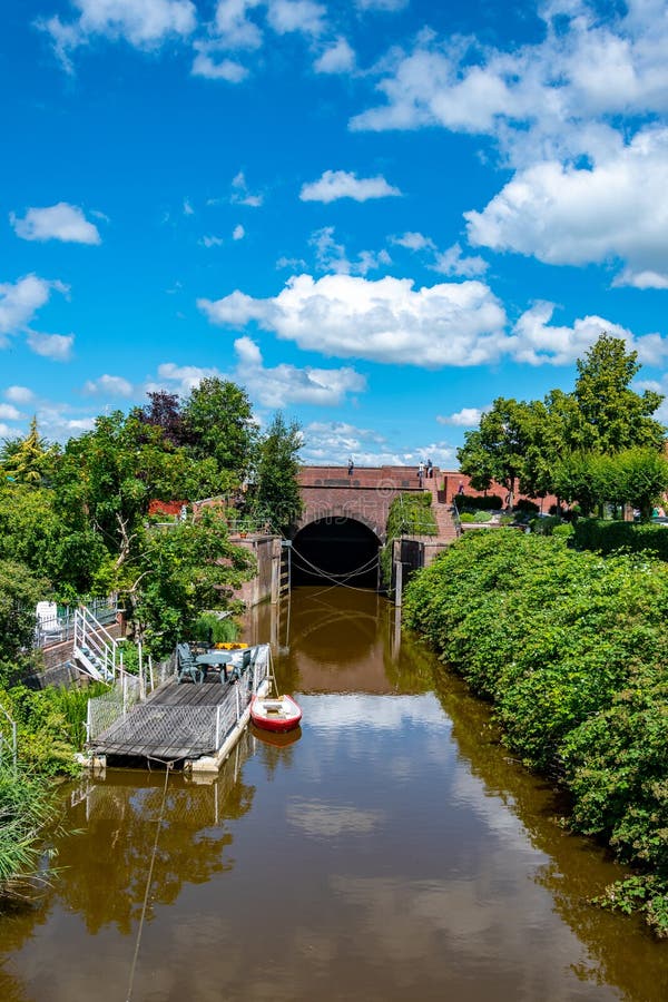 The Green Canal Waters of Treviso. Evening Foto Stock Photo - Image of ...