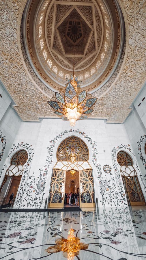 Interior of Sheikh Zayed Grand Mosque Stock Photo - Image of dhabi ...