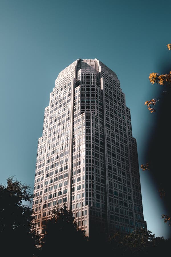 Vertical Shot of a Modern High Rise Business Building Touching the Sky ...