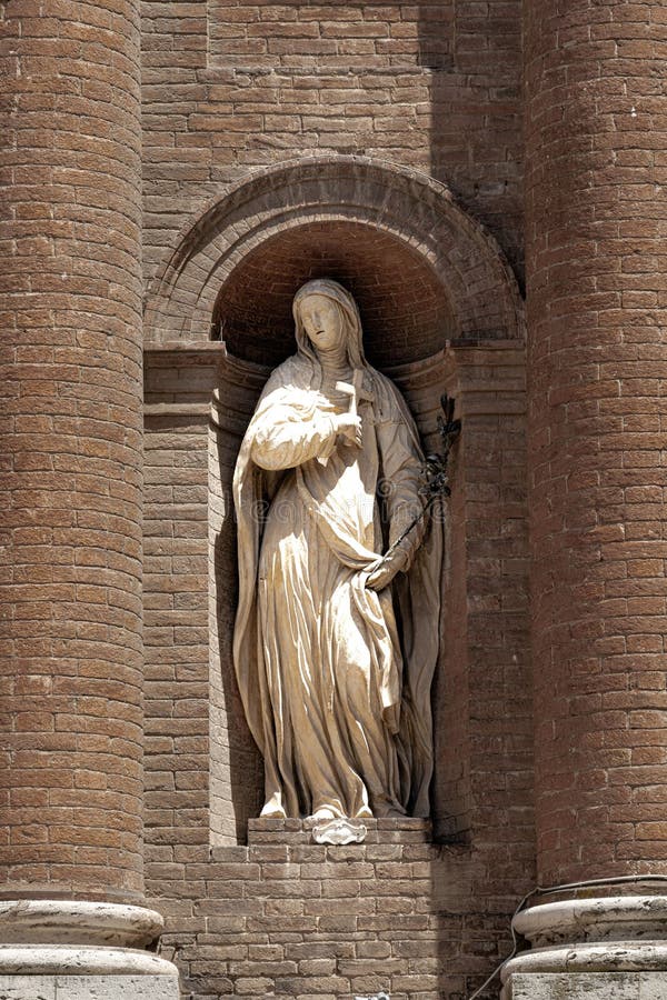 Vertical Shot of a Sculpture of Saint Mary on a Building Stock Photo ...