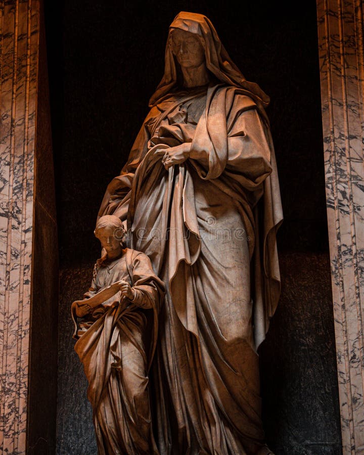 Vertical Shot of the Statues Inside the Pantheon, Rome Editorial Photo ...