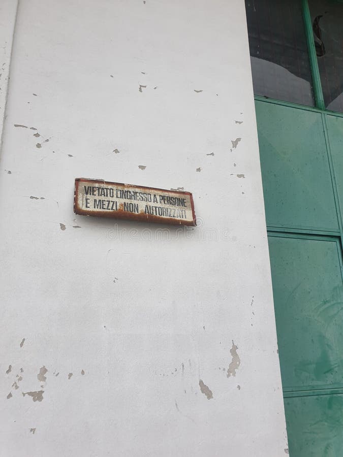 Vertical Shot of a White Wall with a No Entry Sign in Italian Stock ...