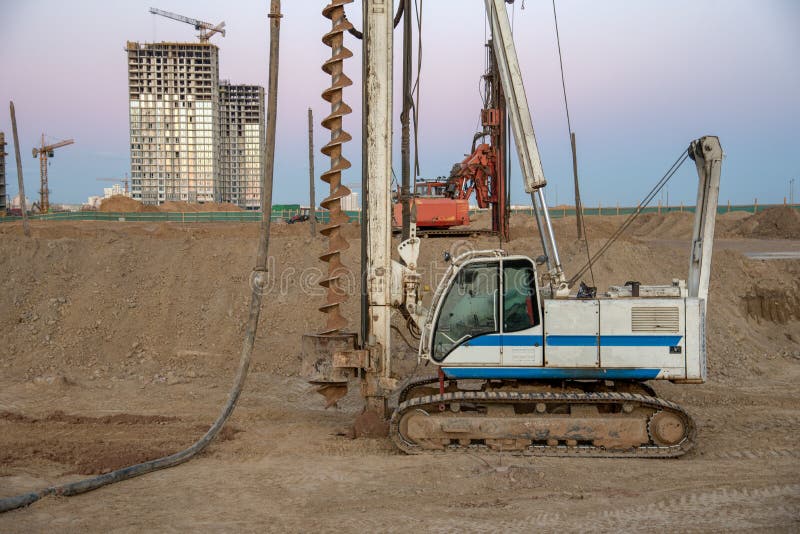Vertical Tamrock Pile Foundation Drilling Machine. Drill Rig at ...