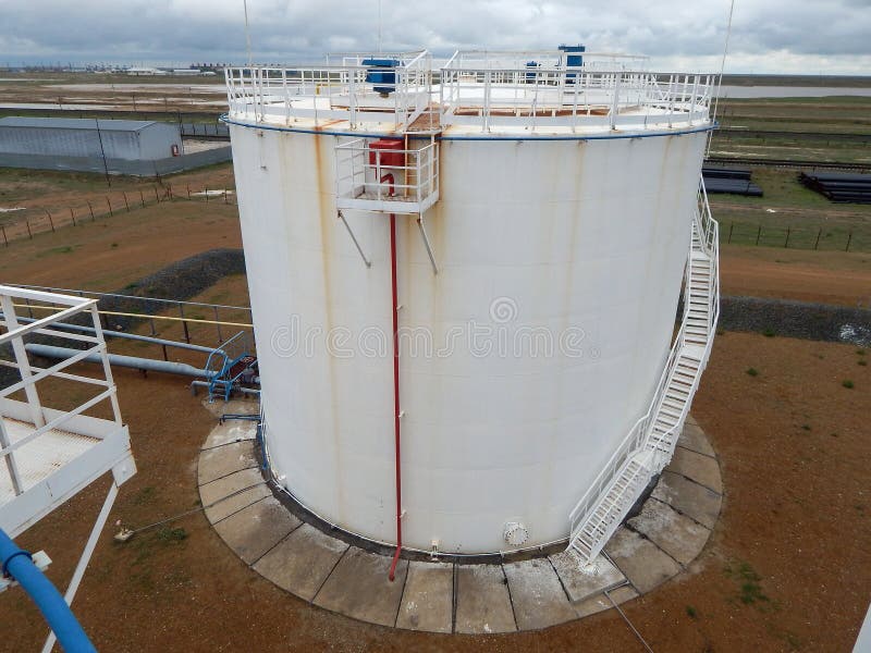 Vertical steel reservoir stock image. Image of pipeline - 25502143