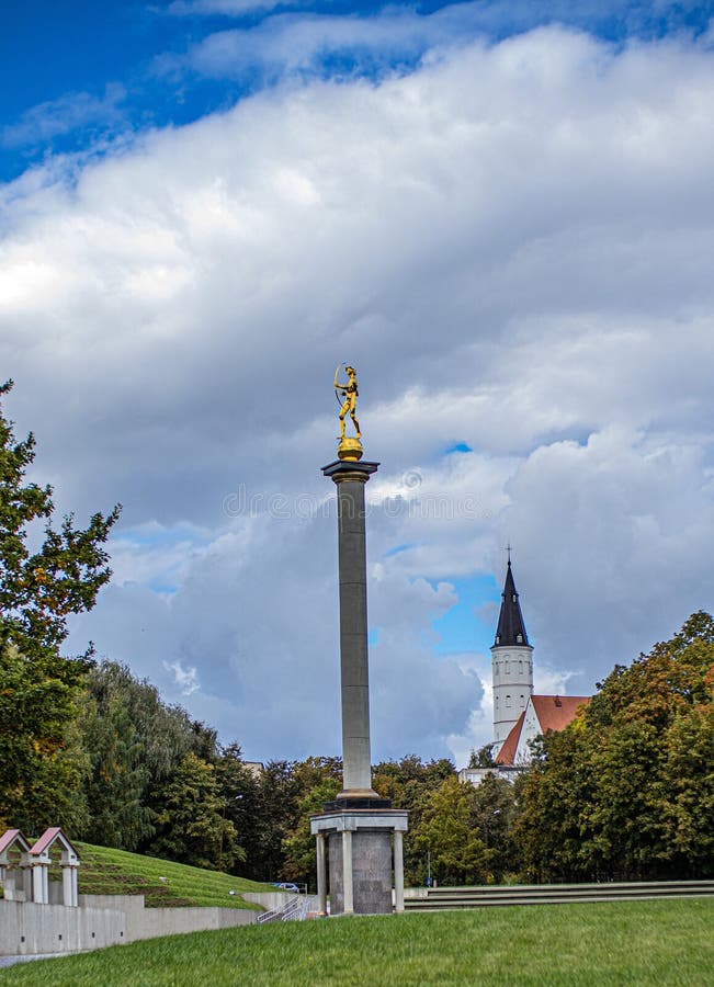 Vertical View Golden Monument Stock Image - Image of sunny, building ...