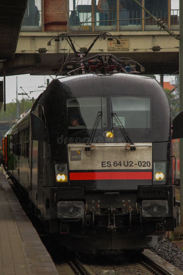 Vertical View of the Taurus ES 64 U2 Train in Heidleberg, Germany ...