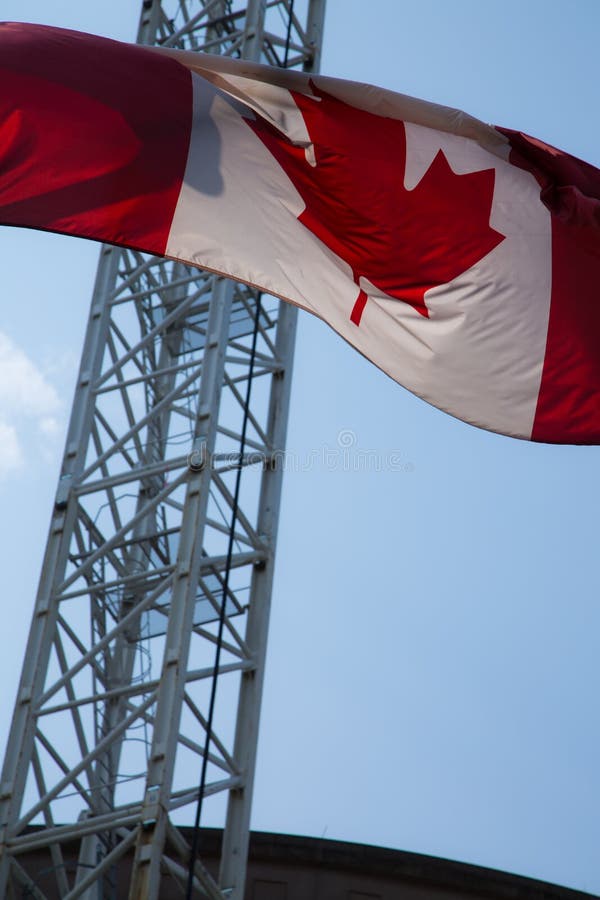 Verticale Canadienne De Grue De Construction De Drapeau Photo stock ...