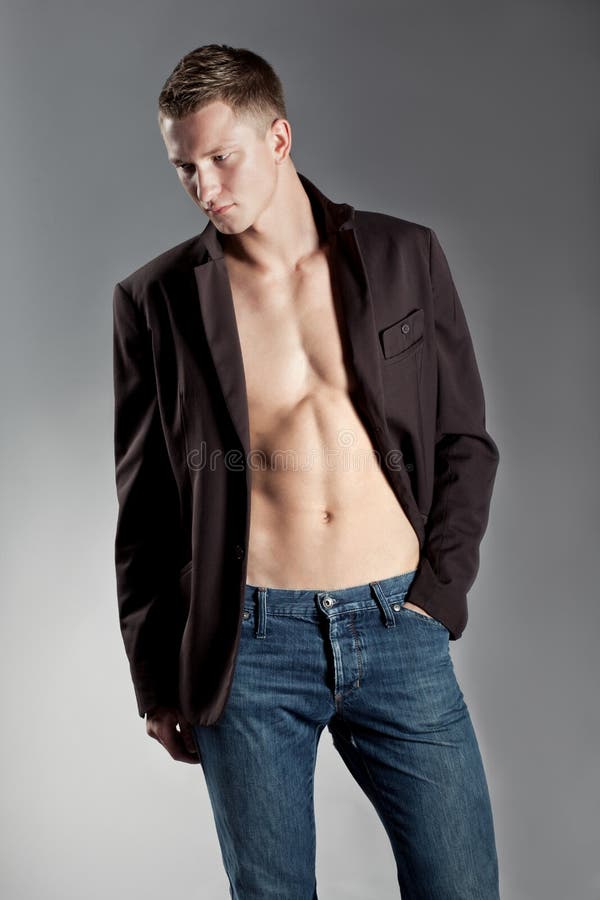 Verticale D'un Homme Macho Bel Image stock - Image of jupe, moderne ...