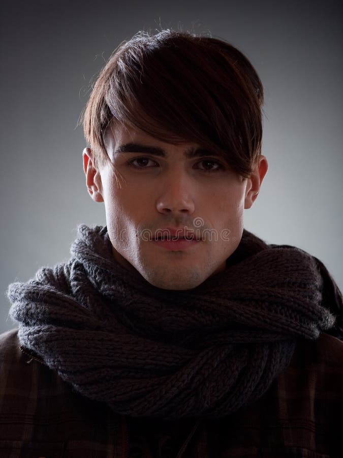 Verticale D'un Jeune Modèle Mâle Attrayant Photo stock - Image du ...