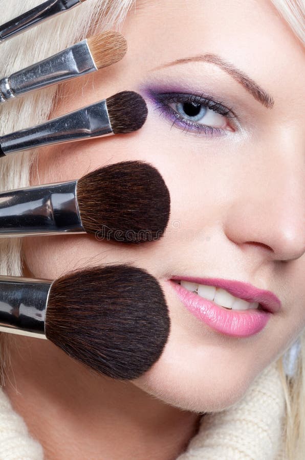 Verticale de belle fille photo stock. Image du fond, renivellement ...