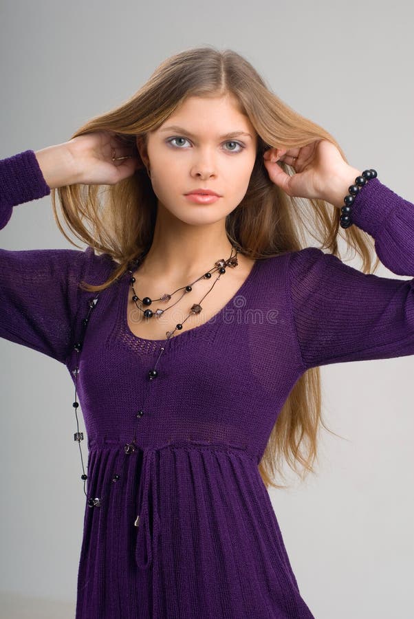 Verticale De Jeune Fille Mince Photo Stock Image Du Beau Effectuez