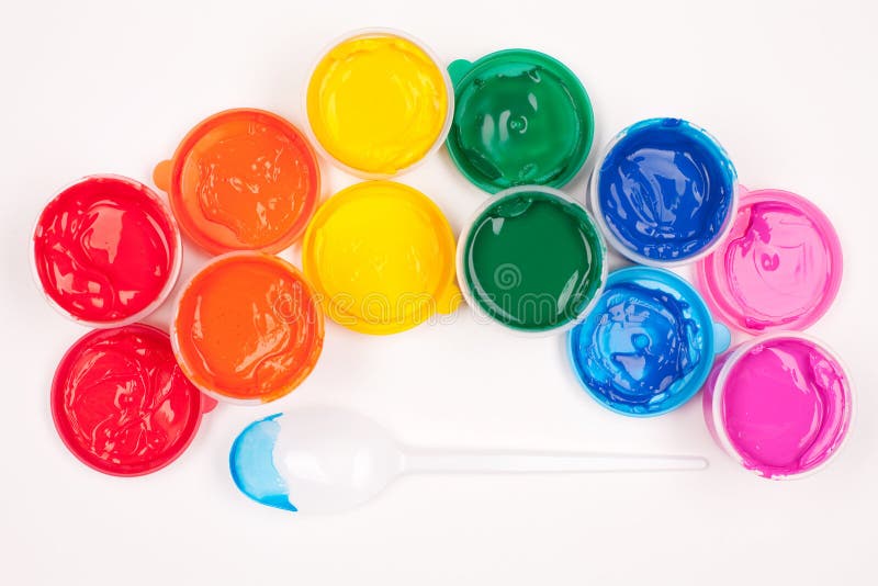 Verven met plastic lepel stock foto. Image of kleur, helder - 40320682