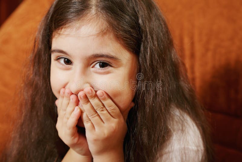 Het Meisje Heft Indient Groet Op Stock Afbeelding - Image of persoon ...