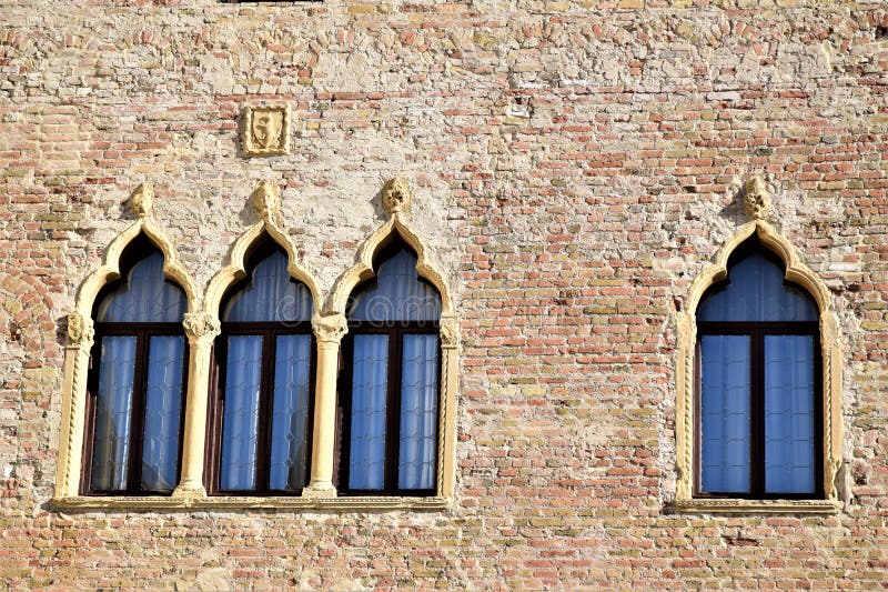 Mullioned Windows of Gothic Palace Stock Photo - Image of city, house ...