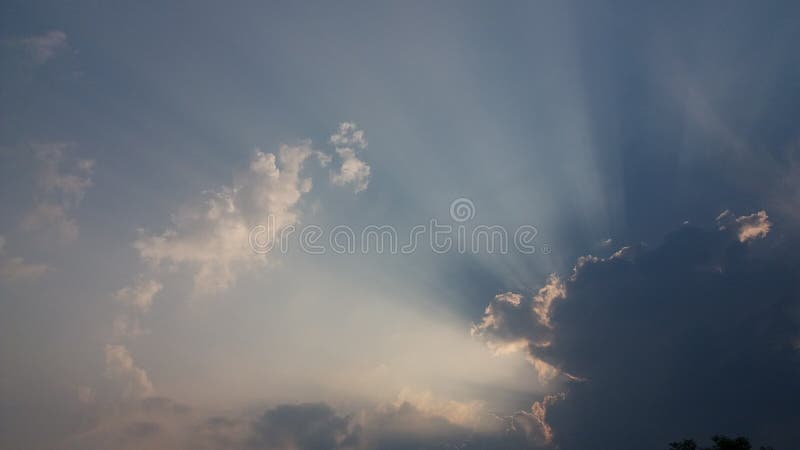 Very Cloudy Sky Shine Radiate Stock Image - Image of sunlight, shine ...