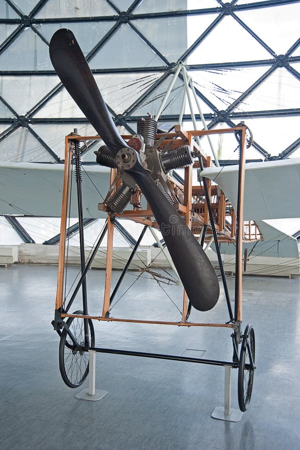 Very old airplane editorial photography. Image of propeller - 12938617