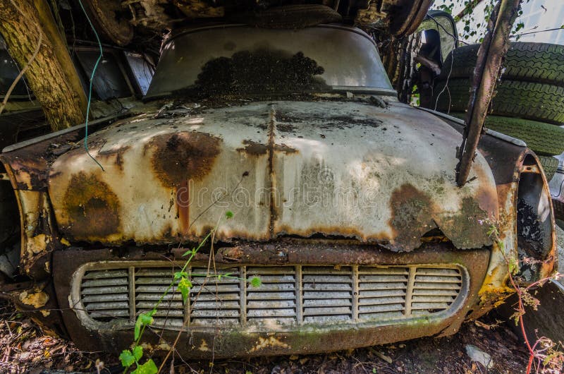 Very old rusty car stock photo. Image of discovery, mechanics - 128360650
