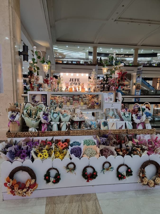 A Very Unique Botanical Craft Shop Editorial Image - Image of craft, botanical: 368857005