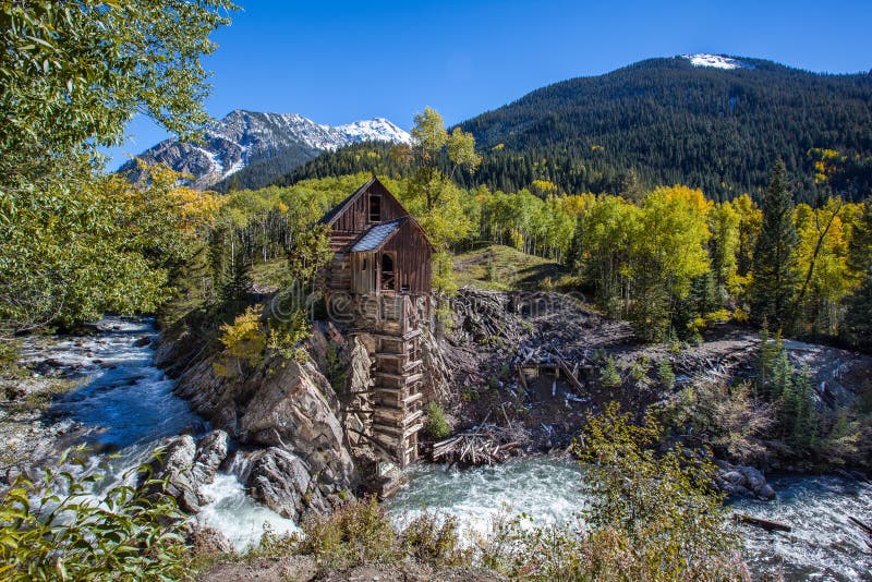 Verzicht Crystal Mill in Colorado-Berg Stockfoto - Bild von gelb, berg ...