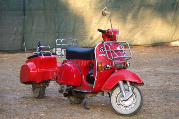 Vespa with trailer editorial photo. Image of trailer - 32472386