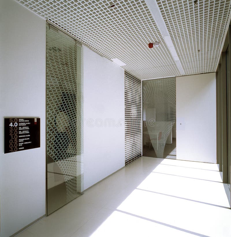 Vestíbulo En El Edificio De Oficinas Moderno Foto de archivo - Imagen ...