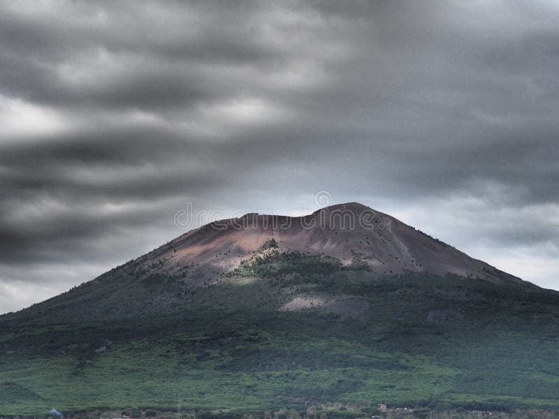 Der Vesuv-Vulkan, Nahe Scavi-Di Pompeji Redaktionelles Stockbild - Bild ...