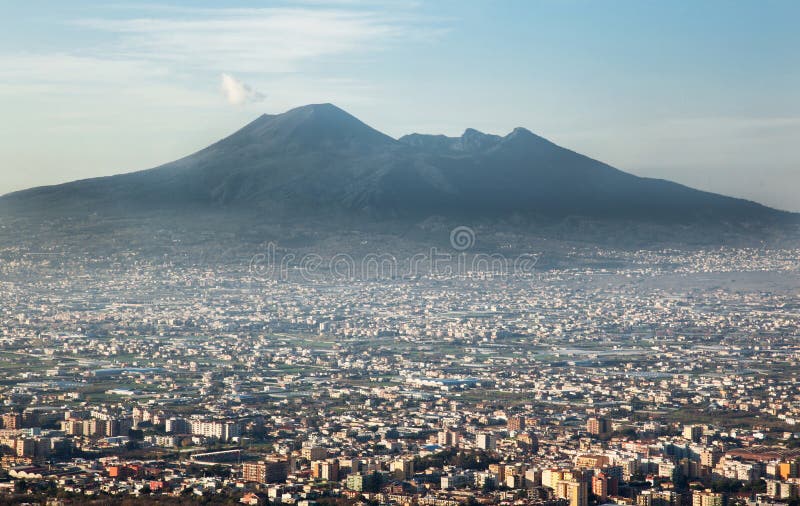 Vesuv-Vulkan in Neapel Italien Stockfoto - Bild von grenzstein ...