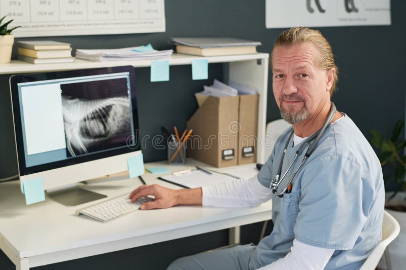 Professional Veterinarian Working with Animal Body Scan Stock Photo ...