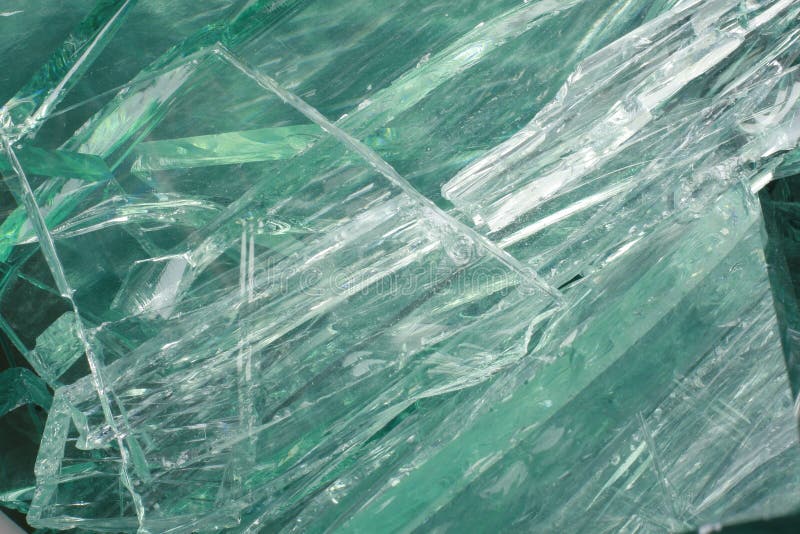 Cocci rotti di vetro immagine stock. Immagine di particolare - 52433399