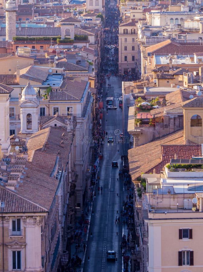 Via del Corso, Rome redaktionell arkivfoto. Bild av huvud - 76554338