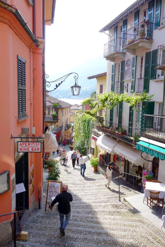 Via di Bellagio fotografia editoriale. Immagine di italiano - 44560921