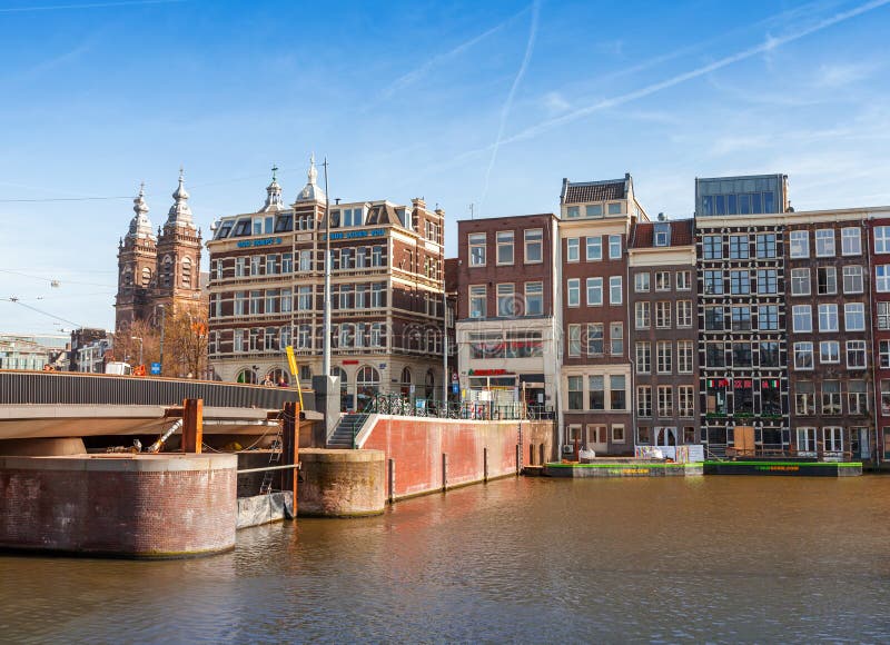 Via Di Damrak Nel Centro Storico Di Amsterdam Fotografia Stock ...
