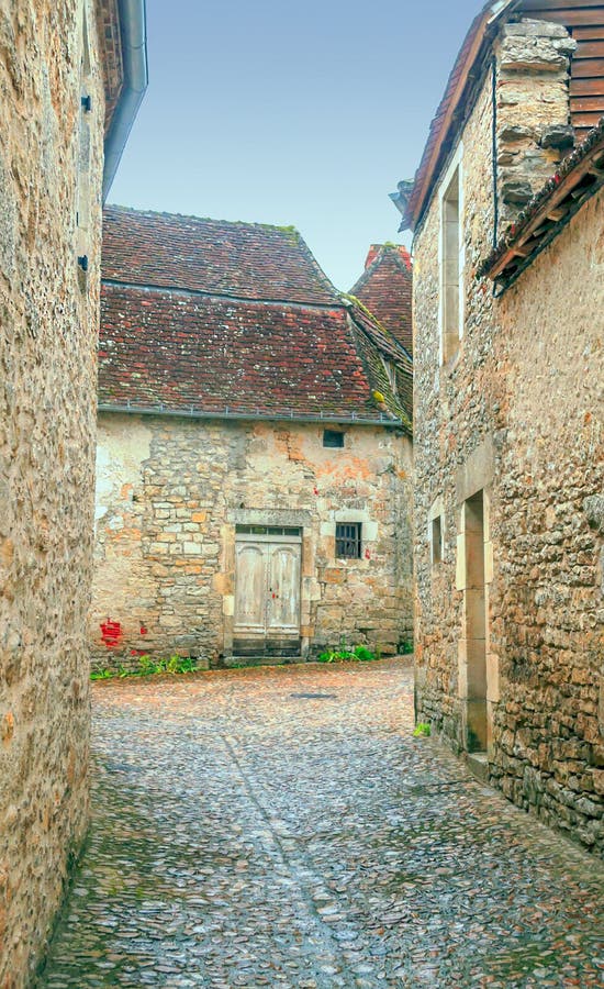 Via nell'Aquitania fotografia stock. Immagine di sfondo - 51764754