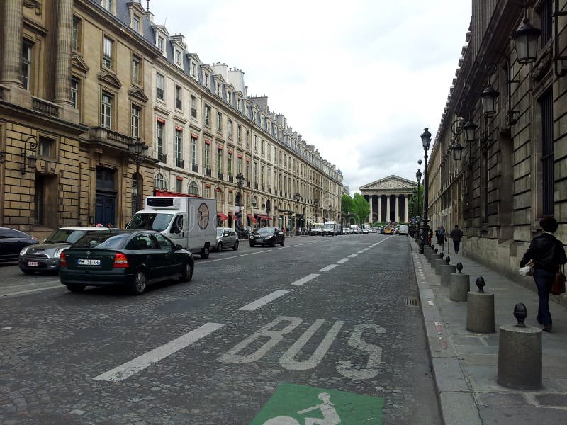 Via a Parigi fotografia stock editoriale. Immagine di piombo - 58821173