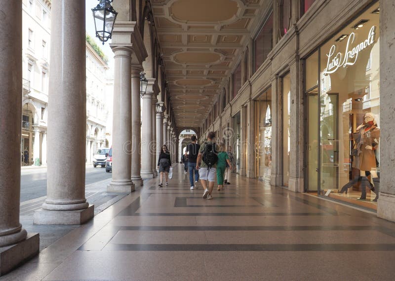 Via Roma in Turin editorial stock image. Image of italia - 299249109