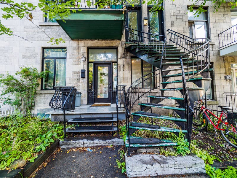 Via Tipica Della Vicinanza Di Montreal Con Le Scale Immagine Stock ...