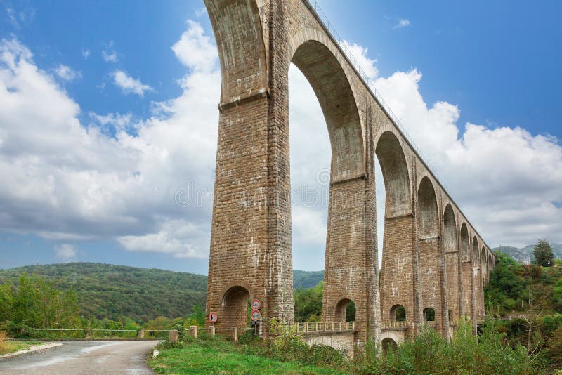 Viaduc de Cize-Bolozon stock photo. Image of lake, flight - 237123882