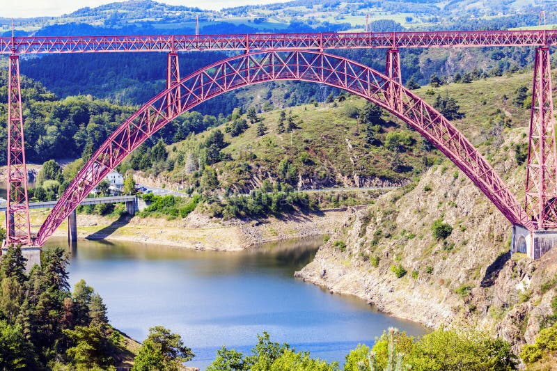Viaduc De Garabit, Un Pont De Chemin De Fer à Travers Le Truyere Dans ...