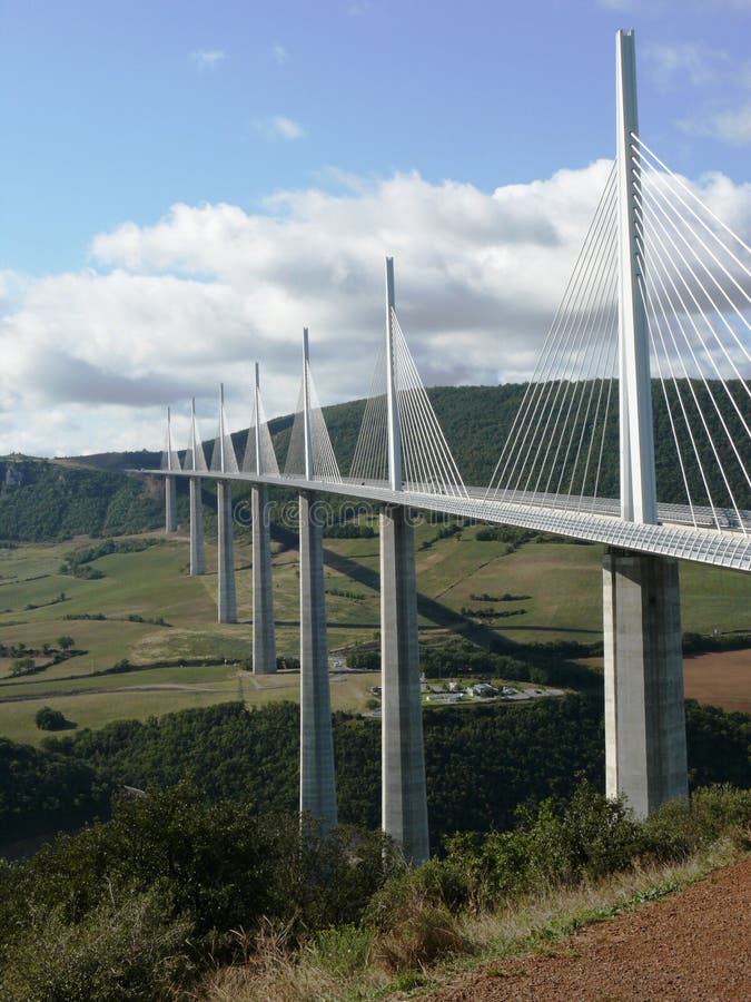 Viaduct de millau imagem editorial. Imagem de suspendido - 98577450
