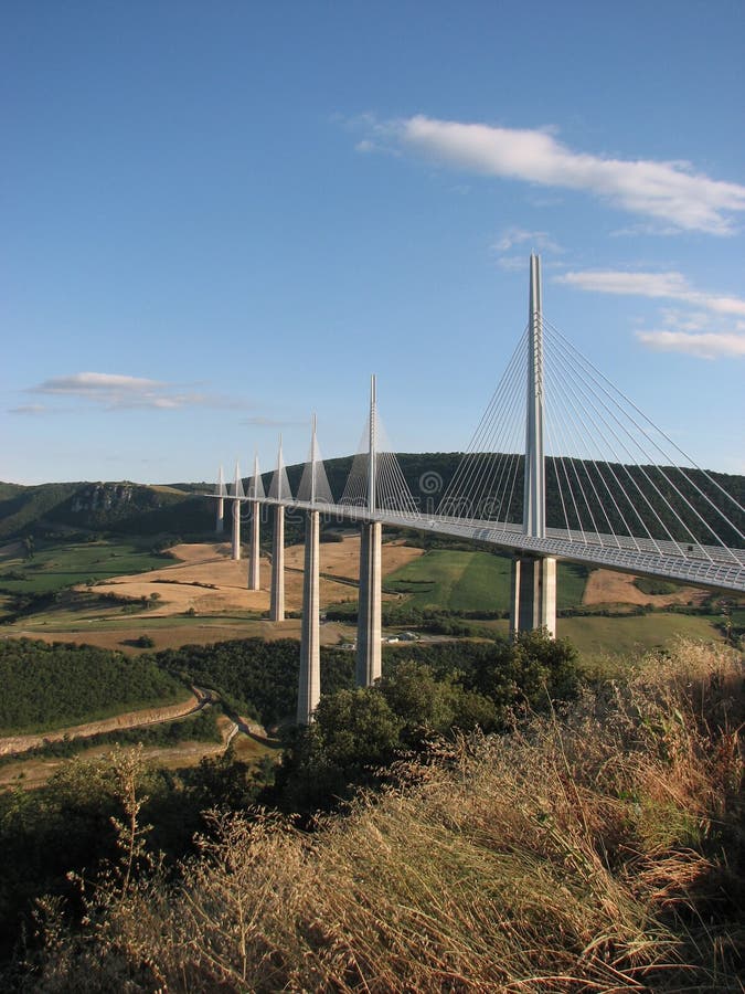 Viaduto de Millau, França foto de stock editorial. Imagem de ponte ...